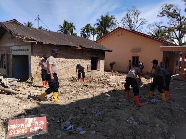 Brimob Hadir Dukung Pemulihan Rumah Dan Aktivitas Ibadah Pascabencana ...